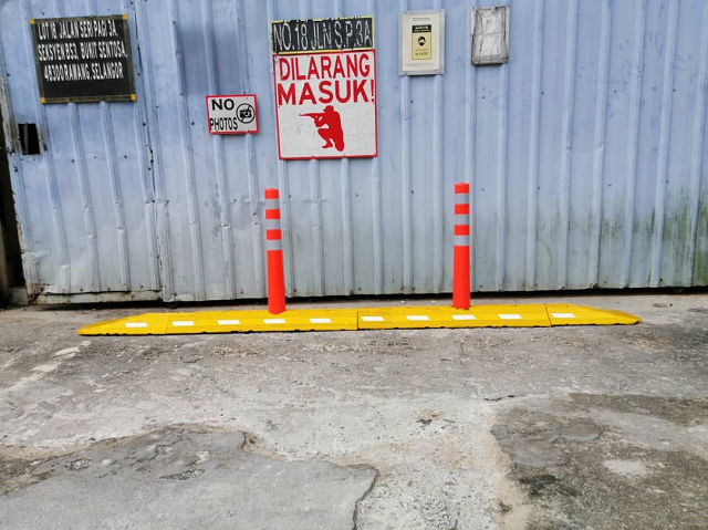 Rubber Lane Block Heavy Duty with Pu Flexible Post (Puzzle Type)