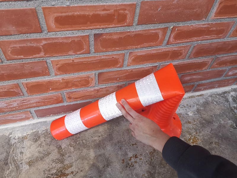 REBOUNDABLE AND FLEXIBLE WARNING POST - PU RED ORANGE COLOUR.