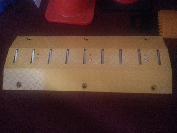 One Way - Metal Hump 1 Meter