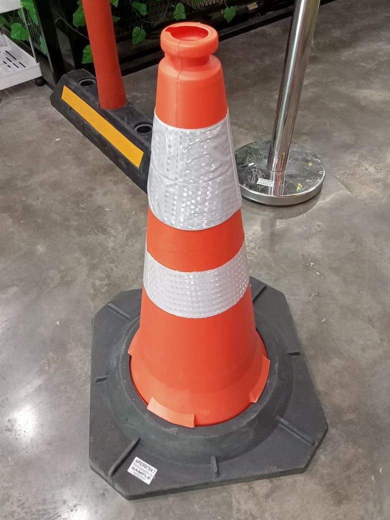 PE Cone 75cm Rubber Base Big Foot