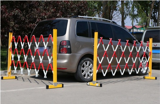Steel and Fiber Glass Retractable Scissor Fence Barrier Gate
