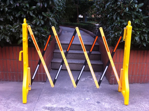 Foldable & Expandable Plastic Barrier Gate Yellow