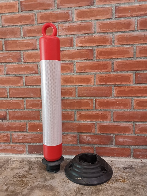 PU AND PVC REBOUNDABLE AND FLEXIBLE WARNING POST WITH HOOK ON TOP BLACK ...