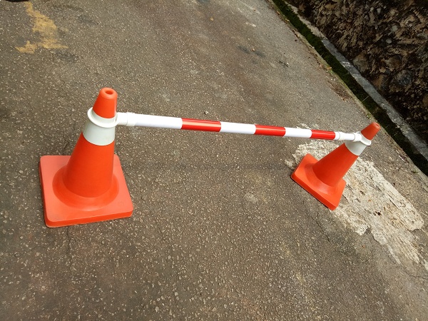 PLASTIC BARRIER EXPANDABLE CONE BAR RED WHITE