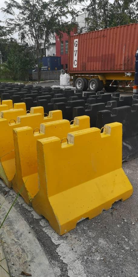 CONCRETE TRAFFIC BARRIER YELLOW