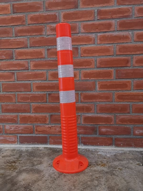 REBOUNDABLE AND FLEXIBLE WARNING POST - PU RED ORANGE COLOUR.