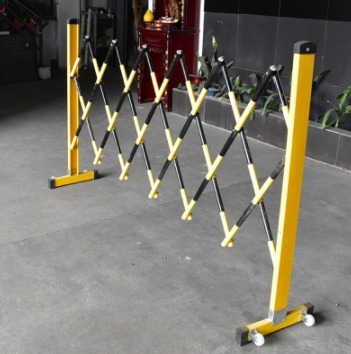 Steel and Fiber Glass Retractable Scissor Fence Barrier Gate