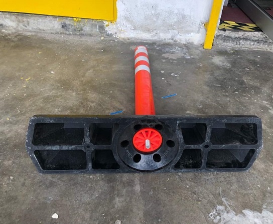 Rubber Lane Block with Mono Anchor Flexible Post Set